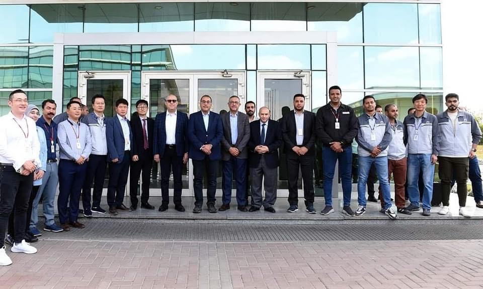 في مستهل زيارة لعدد من المشروعات الصناعية بمدينة العاشر من رمضان: رئيس ...