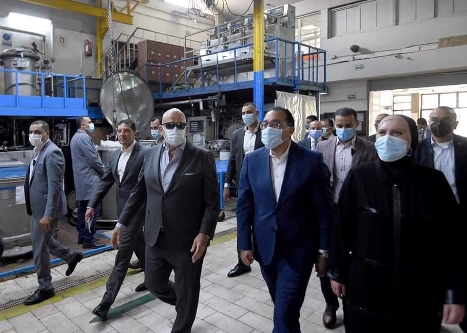 The Prime Minister visits the factory of Arafa Company for Investments ...